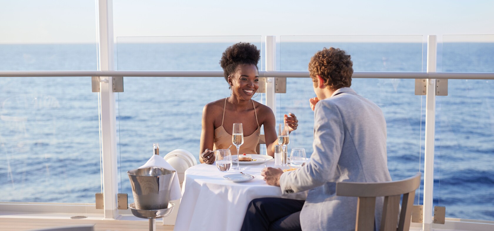 Restaurants and bars on the cruise | Costa Cruises EU